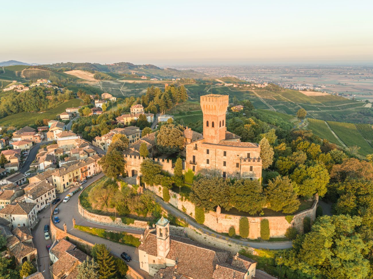 Oltrepò pavese: Castello di Cigognola riparte dal Metodo Classico base ...